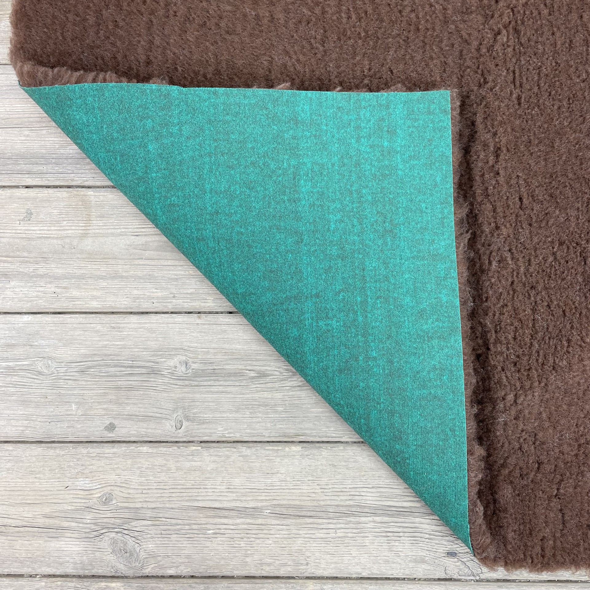 Brown Traditional vet bedding,vet bed cut in squares or rolls Dog ...