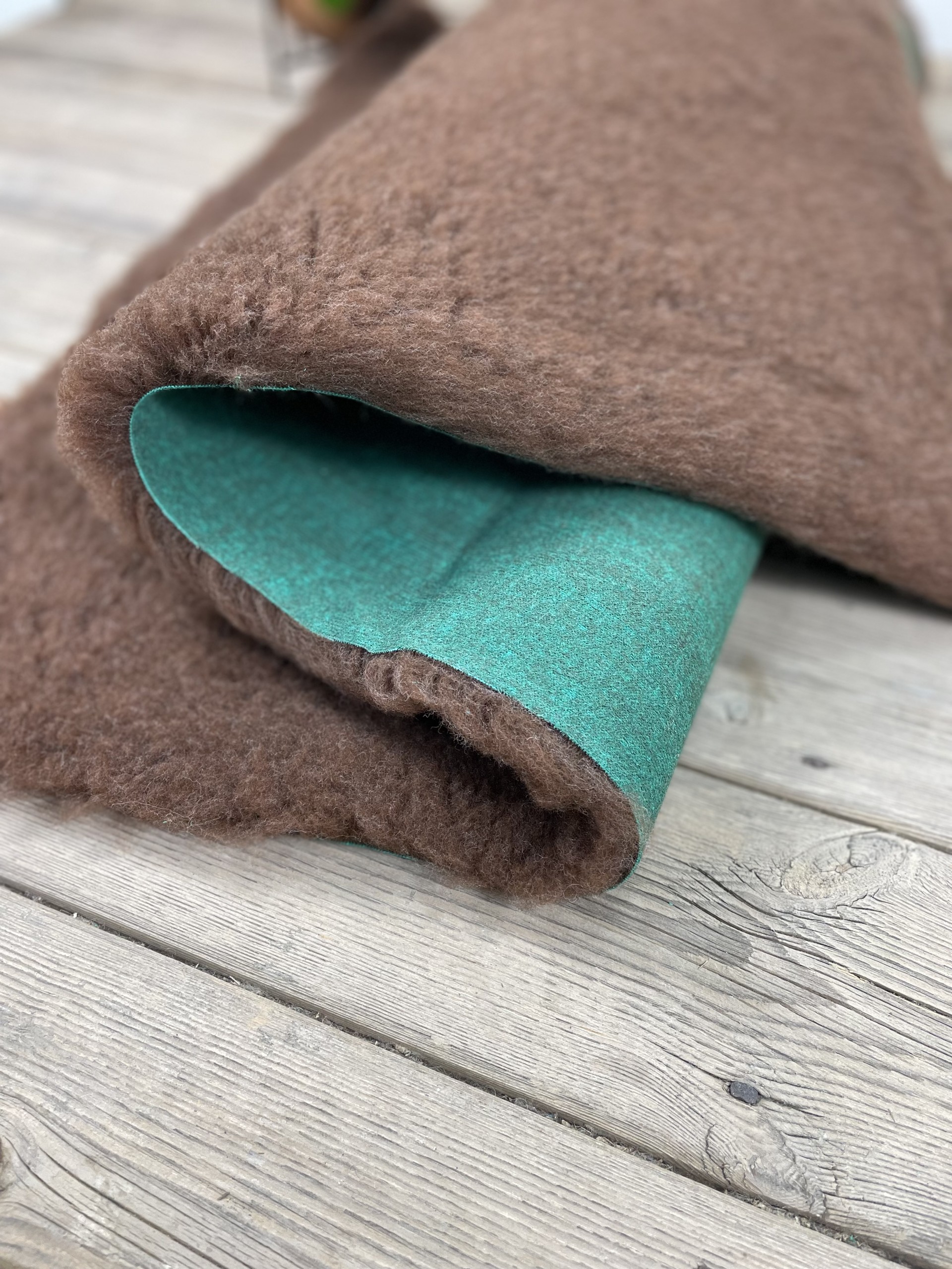 Brown Traditional vet bedding,vet bed cut in squares or rolls Dog ...