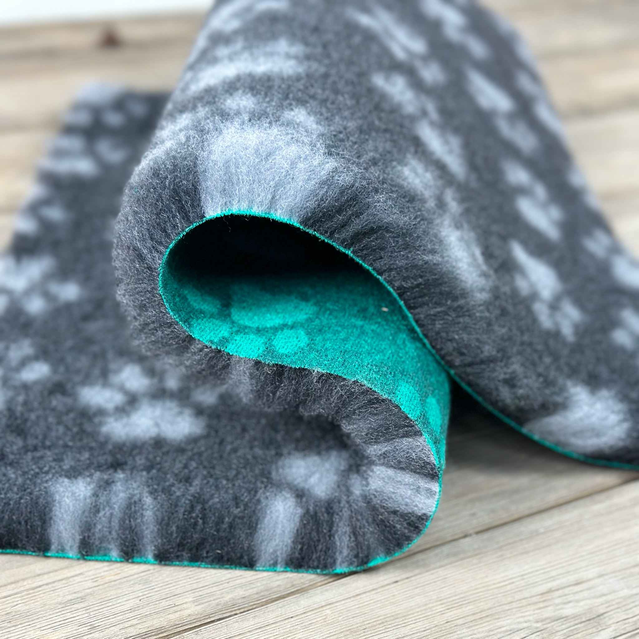 Charcoal Grey Paw vet bedding,vet bed Traditional Green Back cut in ...