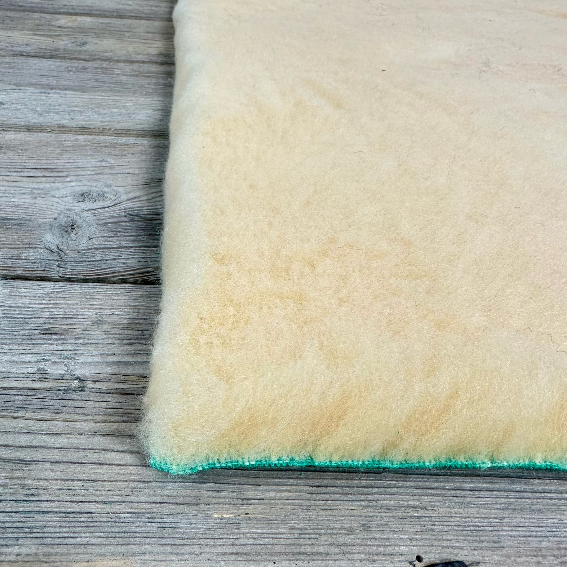 Cream Traditional vet bedding,vet bed cut in squares or rolls Dog ...