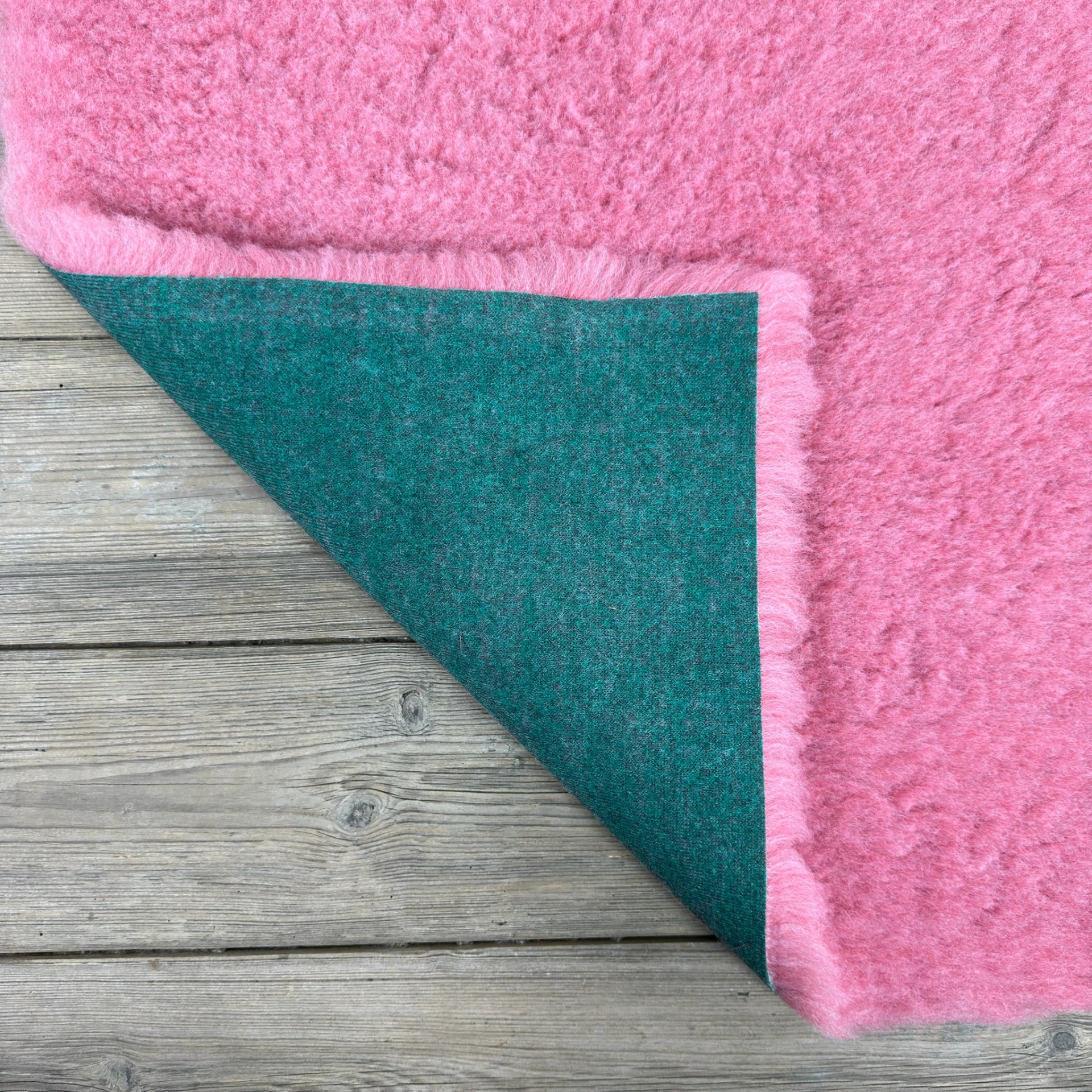 Pink High Grade Traditional vet bedding,vet bed cut in squares or rolls ...